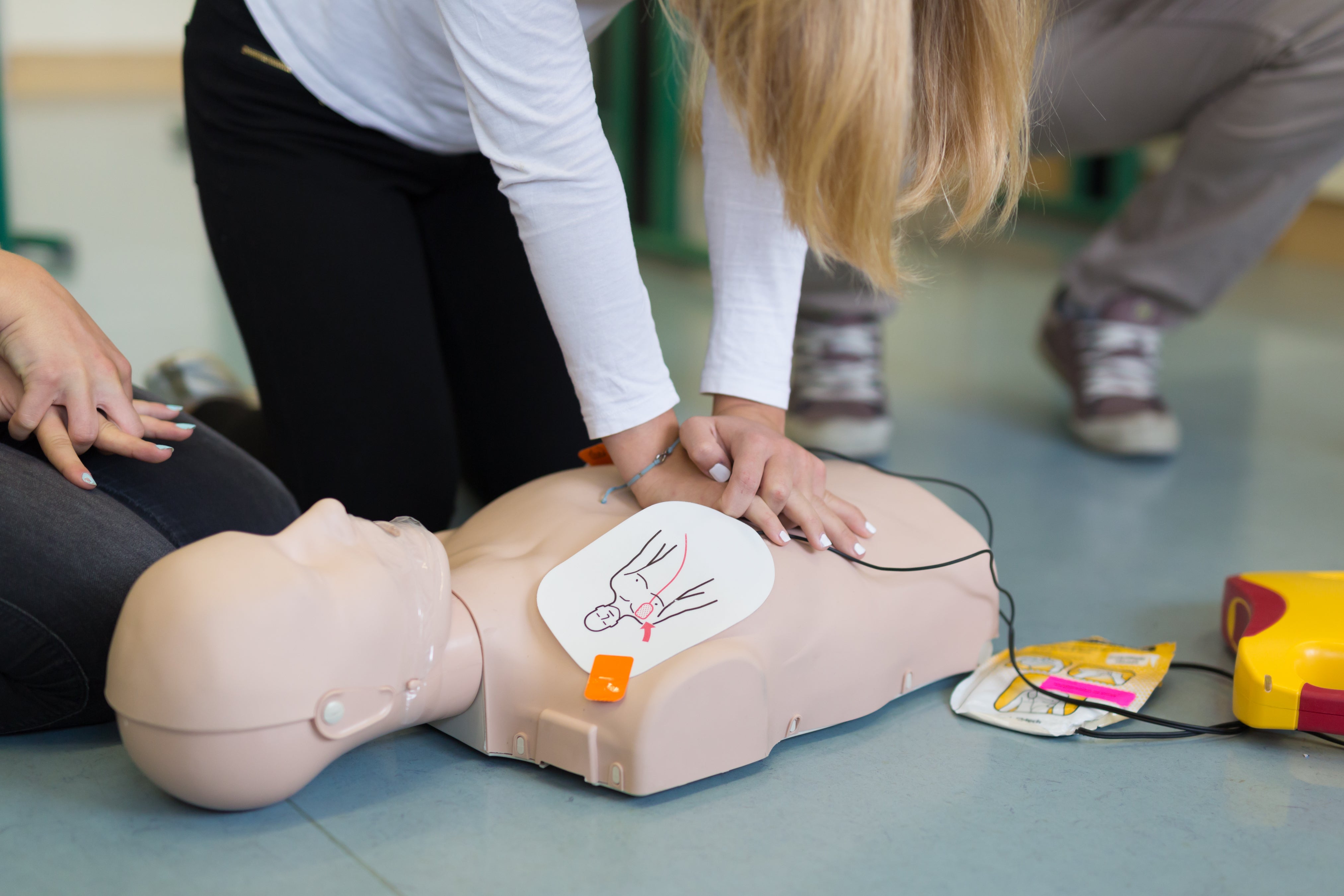 What is an AED? Understanding & Using Automated External Defibrillators ...